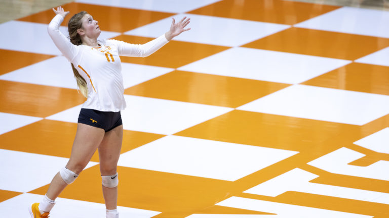 Tennessee Volleyball Rolls Through Classic Competition